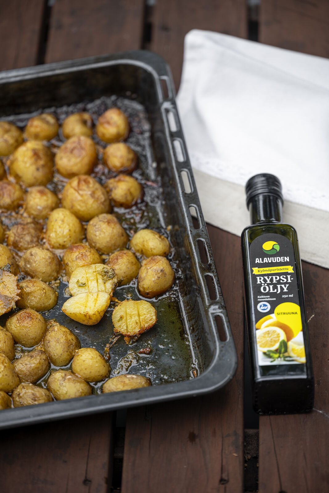 Helppo arkiruuan lisuke: Hellapoliisin Parmesaaniperunat